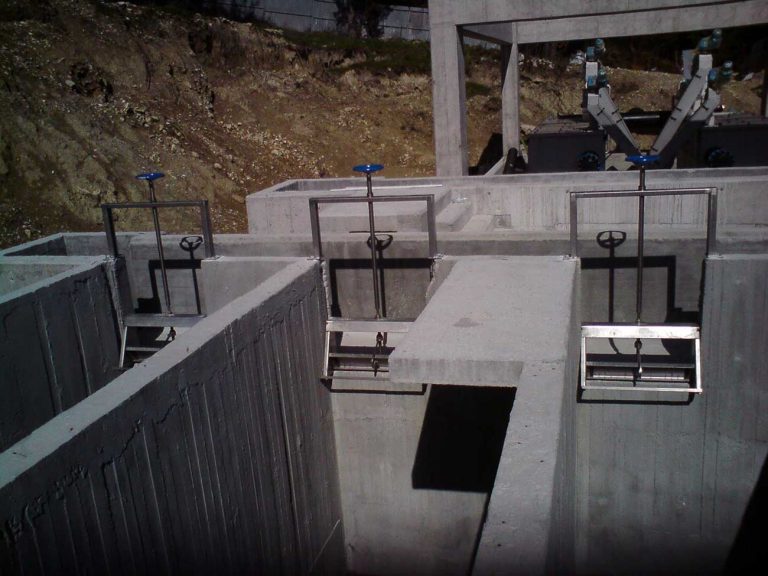 Gate Style Overflow Weir Penstock (Electrical) - Ecotech